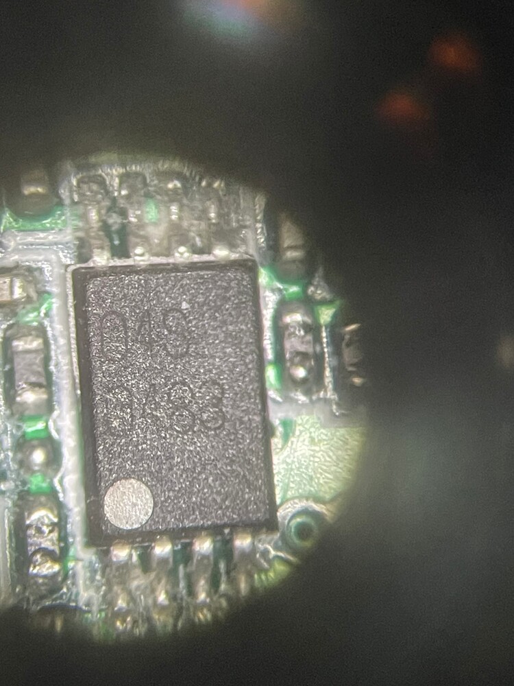 Looking for this component - I belive it's a Voltage regulator ...