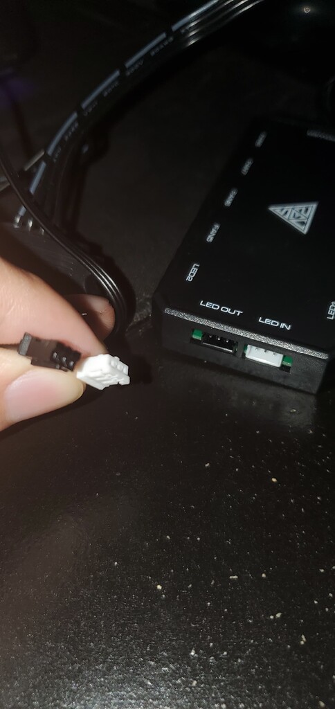 Need to find an adapter for this fan hub to a system fan on the ...