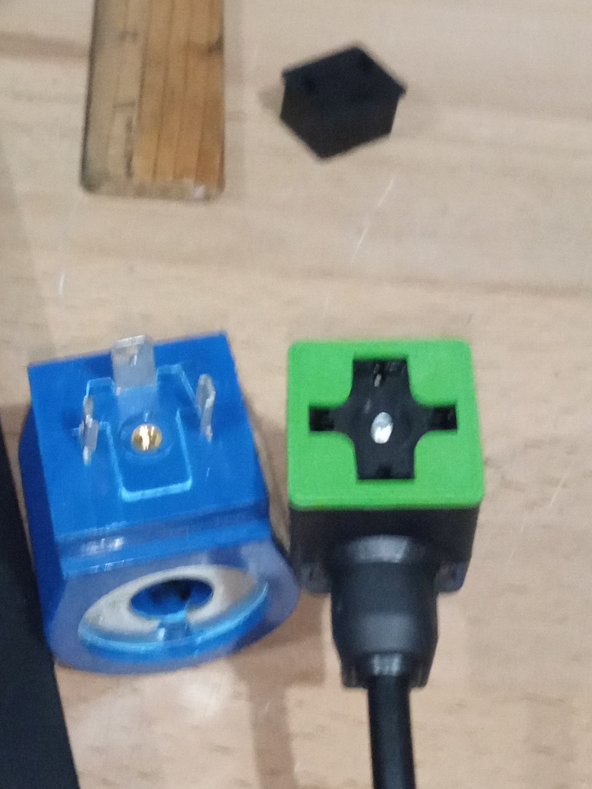 DIN socket cable, 18mm 3 blade, female socket with LED(pics attached ...