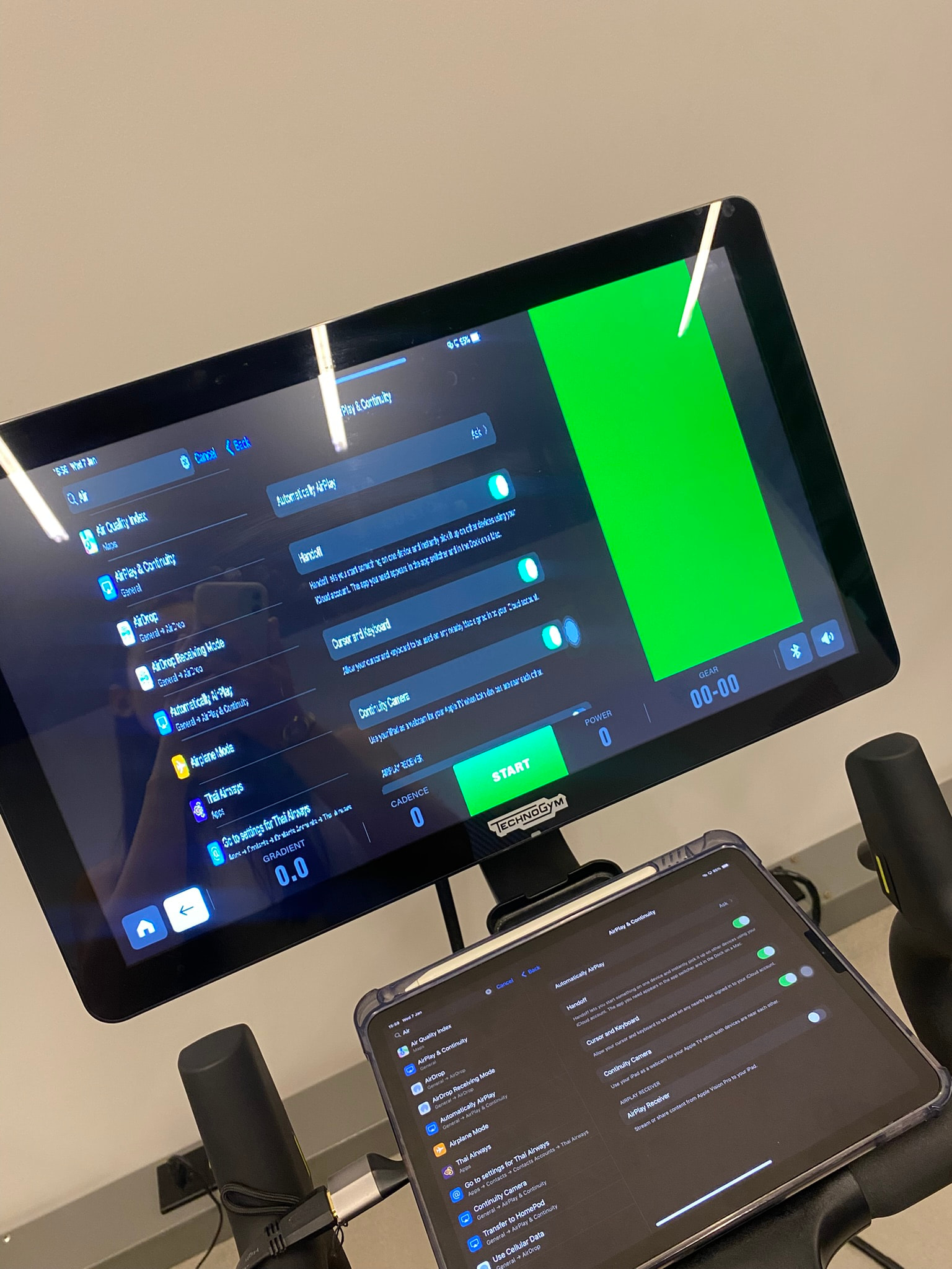 Resolution of Zwift from iPad's screen displayed on Technogym Ride ...