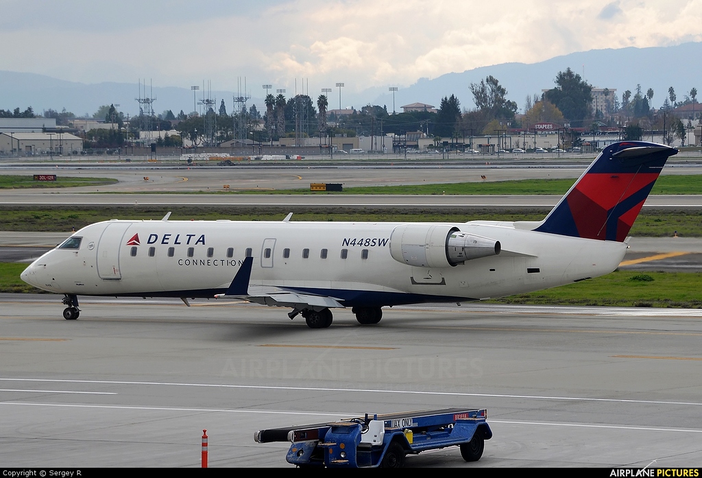 Delta Connection CRJ-200 - Features - Infinite Flight Community