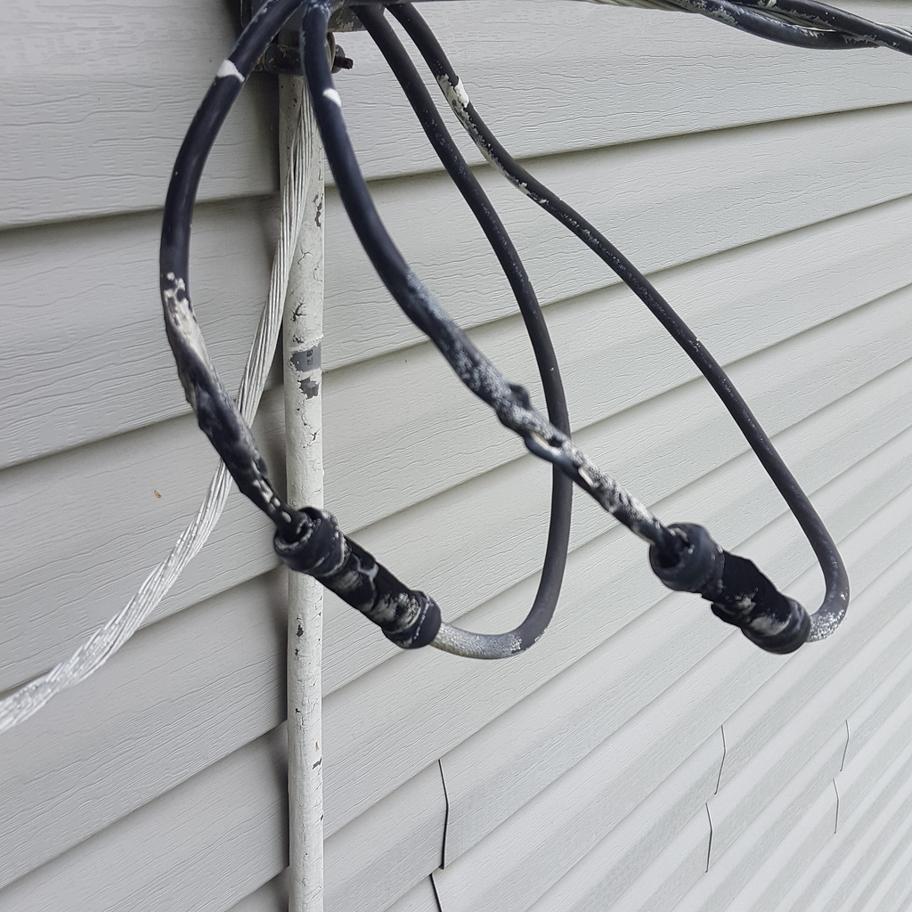 "Melted" overhead wire sheathing - Electrical Inspections - InterNACHI ...