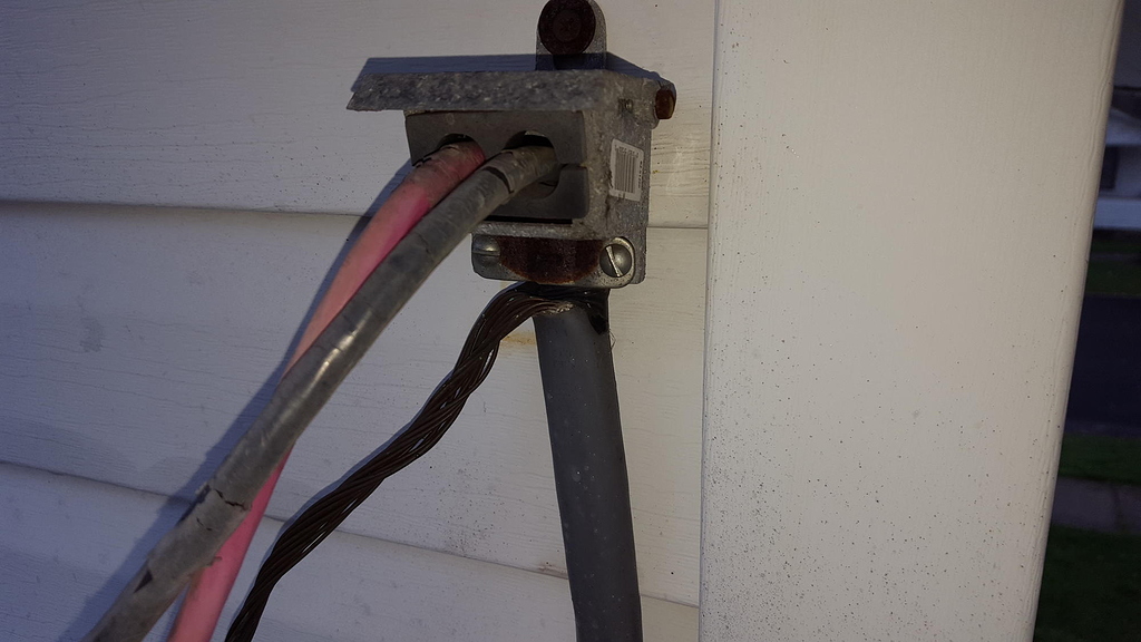 Overhead SEC cable weatherhead - Electrical Inspections - InterNACHI®️ ...