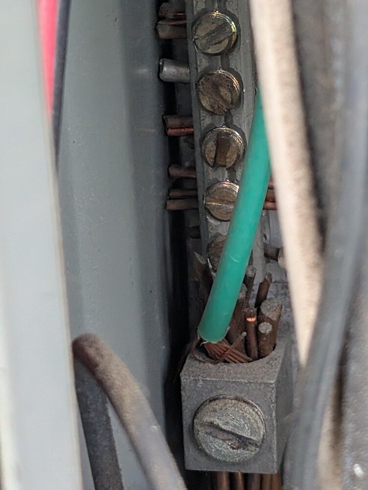 Multiple ground conductors into single large lug - Electrical Inspections - InterNACHI®️ Forum