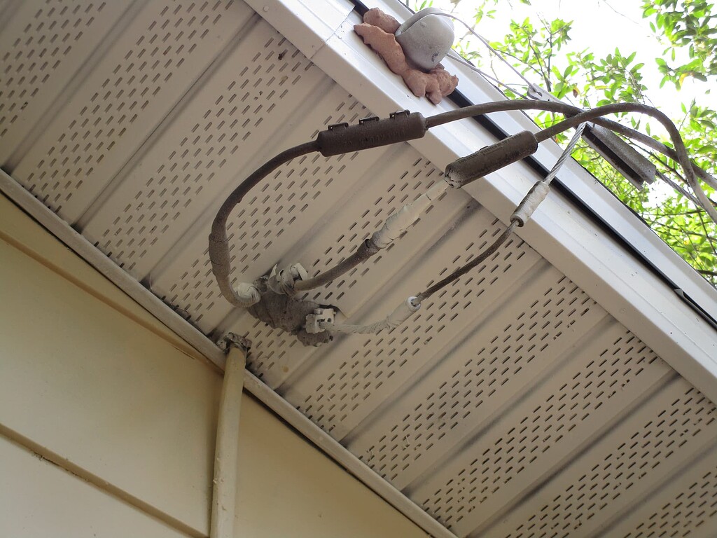 Service weatherhead - or lack of weatherhead? - Electrical Inspections ...