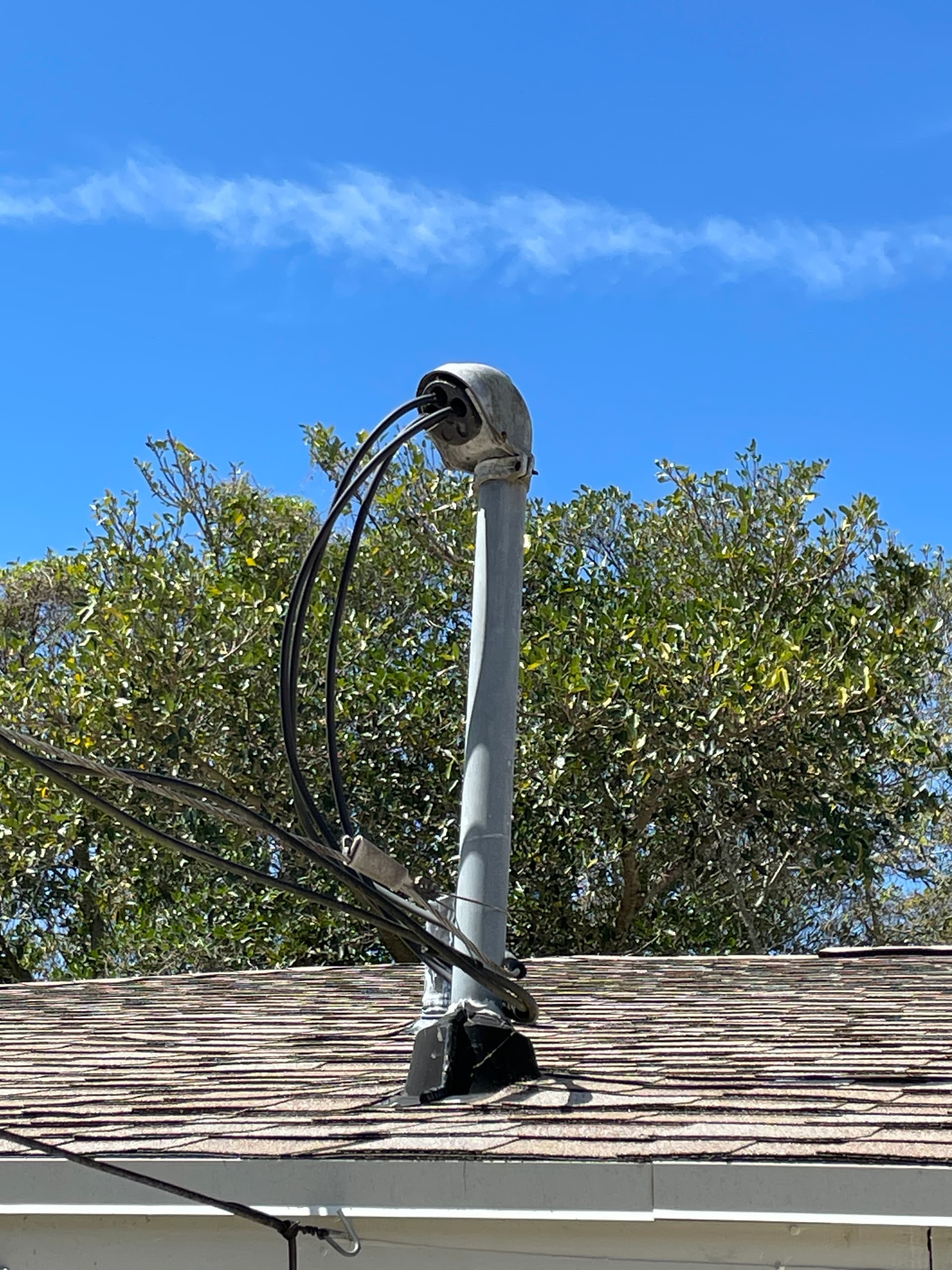 Service wires wrapped around bottom of mast - InterNACHI®️ Forum